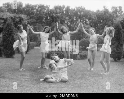 Elizabeth Duncan dancers and children, 1941 Stock Photo - Alamy