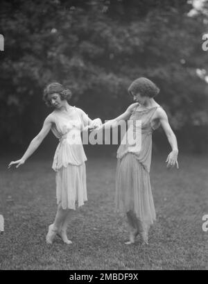 Desha and Leah, 1921 Stock Photo - Alamy