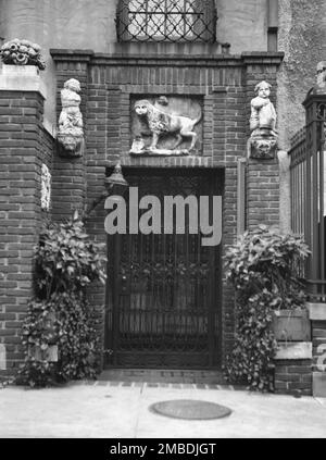 Lewisohn house and garden, ca. 1920 Stock Photo - Alamy
