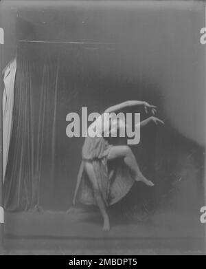Isadora Duncan dancers, between 1915 and 1923 Stock Photo - Alamy