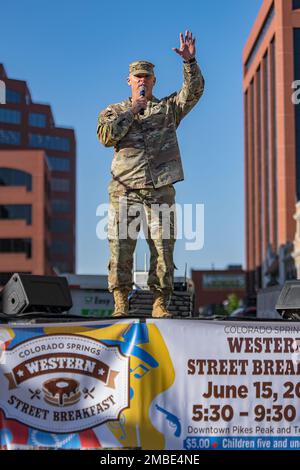 Col. Damon Wells, commander of 4th Infantry Division Artillery, hands over the battalion colors ...