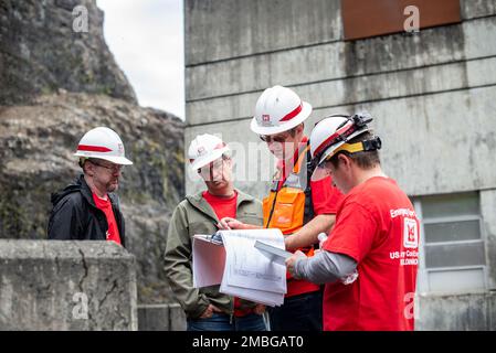 A multidisciplinary team of engineers from the Walla Walla District, U ...