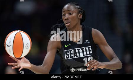 Seattle Storm center Ezi Magbegor (13) drives against Las Vegas Aces ...