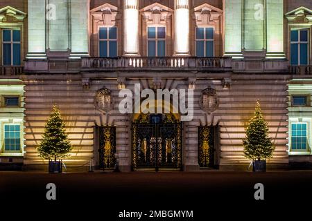 Buckingham Palace with Christmas Trees Stock Photo - Alamy