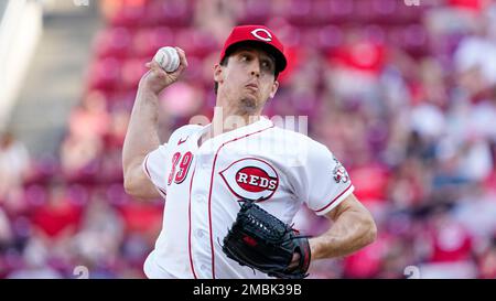 Cincinnati Reds relief pitcher Lucas Sims (39) throws in a baseball ...