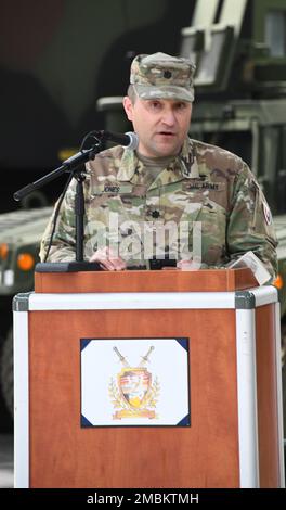 Army Lt. Col. Aaron Jones and his wife, Jenna, are recognized by the ...
