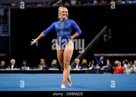 Kentucky's Hailey Davis competes on the floor exercise during the NCAA ...