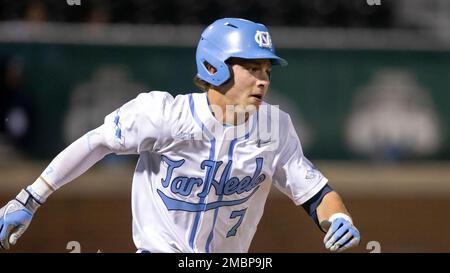 North Carolina's Vance Honeycutt (7) runs to the dugout during an NCAA ...