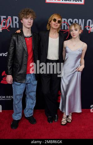 Cosimo Henri Hansen, left, and Beck arrive at the 62nd annual Grammy ...