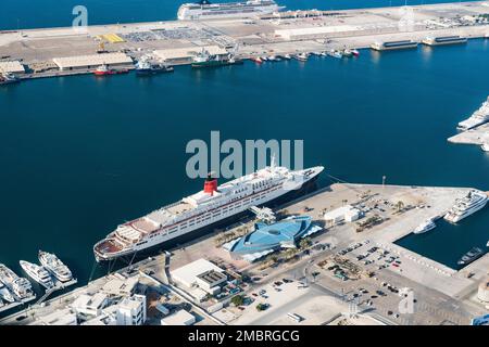 Have a bird's eye view of dubai marina landscape Stock Photo - Alamy