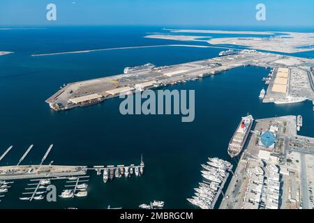 Have a bird's eye view of dubai marina landscape Stock Photo - Alamy