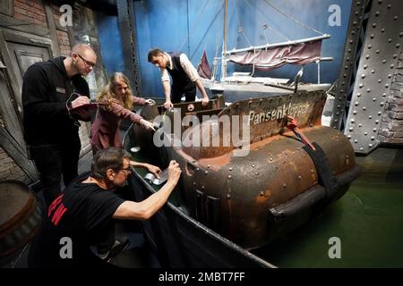 PRODUCTION - 19 January 2023, Hamburg: A grand piano stands on the ...