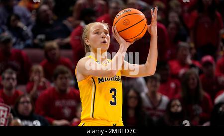 Michigan's Maddie Nolan (3) shoots during the second half of a college ...