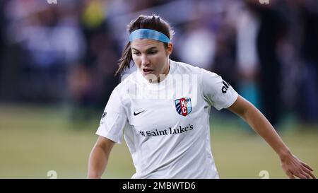 Kansas City defender Kate Del Fava (8) plays during an NWSL Challenge ...