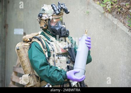 VIRGINIA BEACH, Va. (Jun. 23, 2022)- Explosive Ordnance Disposal (EOD ...