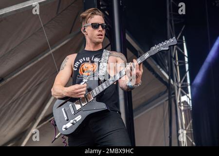 Matt Kofos of Highly Suspect performs at the Innings Festival at ...