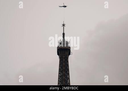 A Eurocopter Ecureuil 2 helicopter installs a new telecom transmission ...
