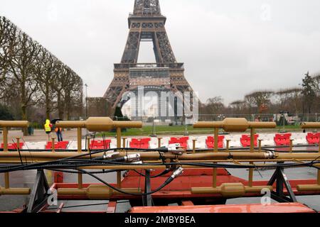 A new telecom transmission TDF (TeleDiffusion de France) antenna ...