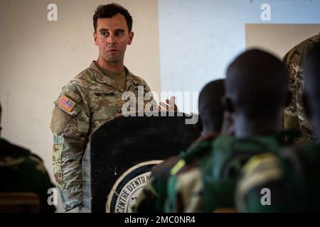 Senegalese Armed Forces (SAF) soldiers take a nighttime movement class ...
