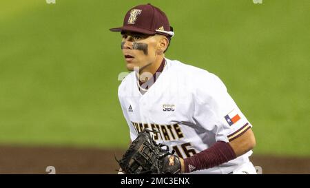 Texas State first baseman Daylan Pena (7) competes against Oral Roberts ...