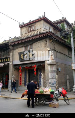 temple, Shuyuanmen Ancient Culture Street, Xi'an, Hszian, Shaanxi ...