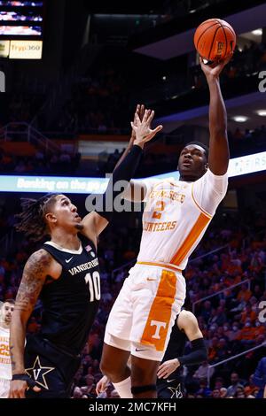 Tennessee forward Brandon Huntley-Hatfield (2) shoots over Vanderbilt ...