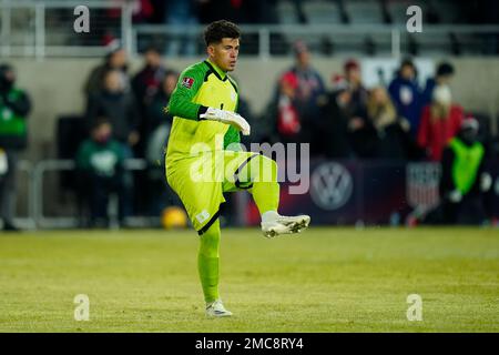 El Salvador goalkeeper Mario Gonzalez (1) blocks a shot by Mexico ...