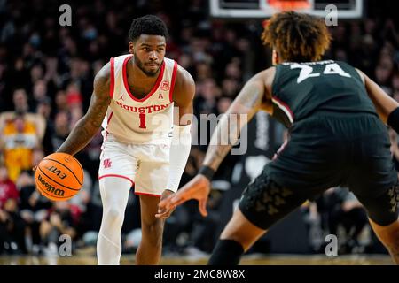 Cincinnati's guard Jeremiah Davenport (24) defends as Xavier's forward ...