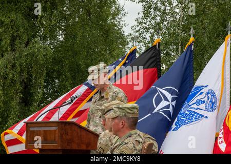 Maj. Gen. David H. Tabor, outgoing commander of Special Operations ...