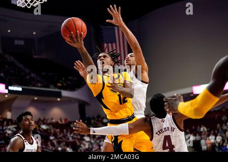 Missouri guard DaJuan Gordon (12) looks to pass against Texas A&M ...