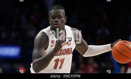 Arizona center Oumar Ballo (11) during the first half of an NCAA ...