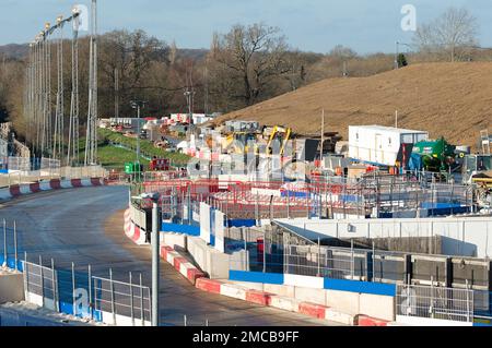 West Ruislip, UK. 21st January, 2023. A huge 45 tonne crane at the HS2 ...