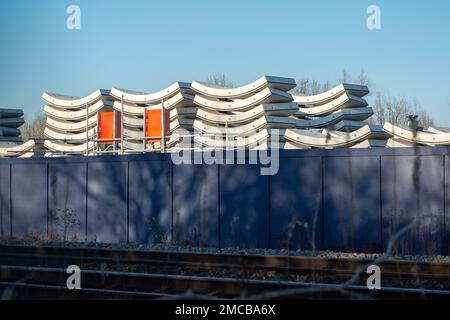 West Ruislip, UK. 21st January, 2023. A huge 45 tonne crane at the HS2 ...