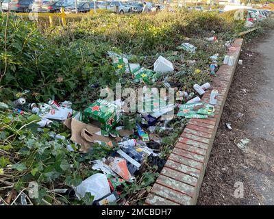 LITTER in Reading, England. Photo Tony Gale Stock Photo - Alamy