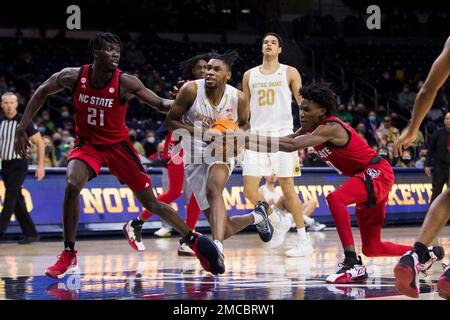 Notre Dame's Blake Wesley, center, goes up for a shot between North ...