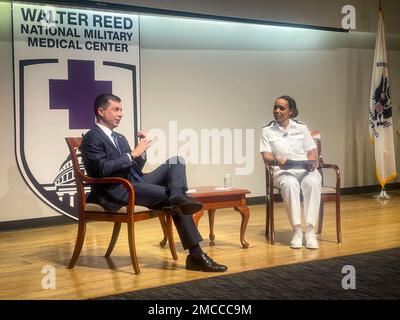 Navy Capt. (Dr.) Kelly Elmore Stock Photo - Alamy