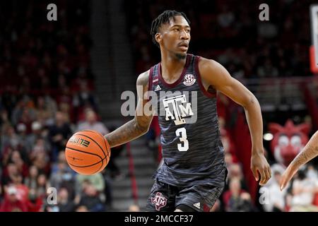 Texas A&M guard Quenton Jackson (3) drives to the hoop against Arkansas ...
