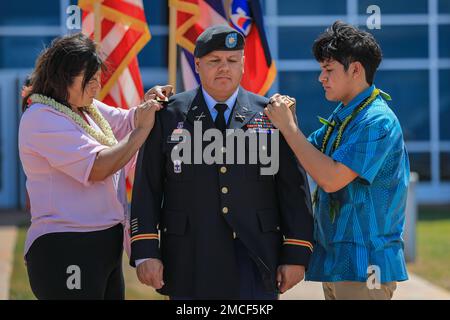 Hawaii Army National Guard Lt. Col (P) David R. Hatcher II, incoming ...