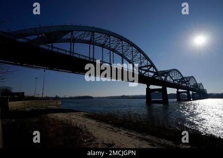 Bridge over a river, Centennial Bridge, Davenport, Iowa, USA Stock ...