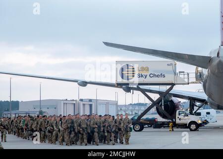 Soldiers assigned to the 118th Military Police Company (Airborne) and ...
