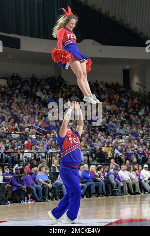Louisiana Tech Cheerleaders perform during the Zaxby's Heart of Dallas ...