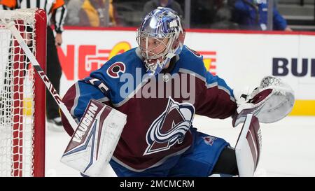 Colorado Avalanche goaltender Darcy Kuemper (35) in the second period ...