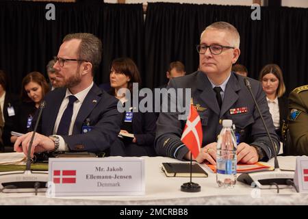 Chief of Defence, General Flemming Lentfer arrives - Skrydstrup Air ...