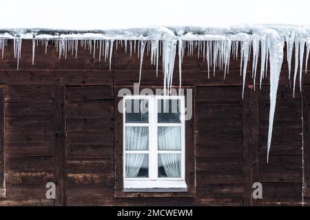 Feldberg, Germany. 22nd Jan, 2023. Winter sports enthusiasts stand next ...