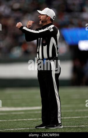 NFL referee Alex Kemp gestures during an NFL football game between the ...