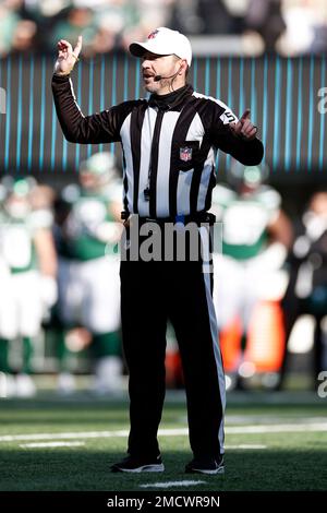 Referee Alex Kemp (55) gestures during an NFL football game between the ...