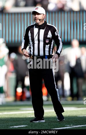 Referee Alex Kemp (55) gestures during an NFL football game between the ...