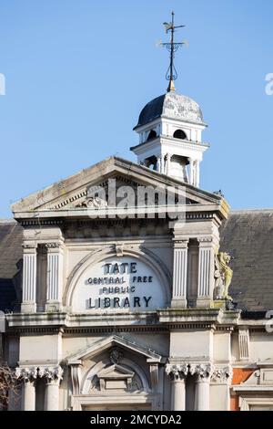 Brixton Oval Statue and Library London Stock Photo - Alamy
