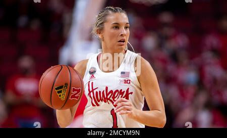 Nebraska guard Jaz Shelley (1) dribbles the ball against Creighton ...