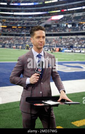 NFL Network reporter Tom Pelissero reports on the field after an NFL ...
